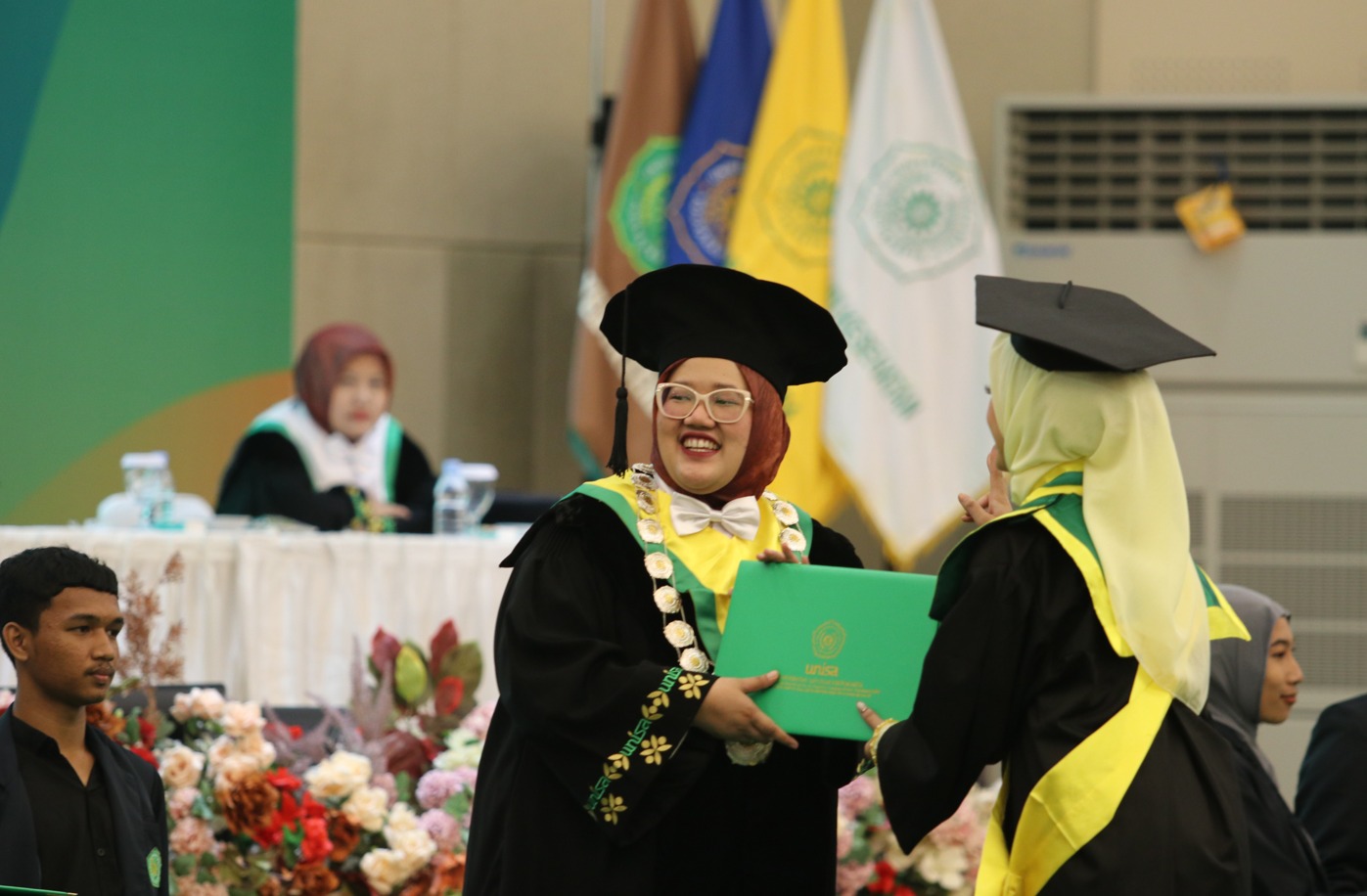 Wisuda ke-21, Ajak Wisudawan Saling Peduli dan Menguatkan