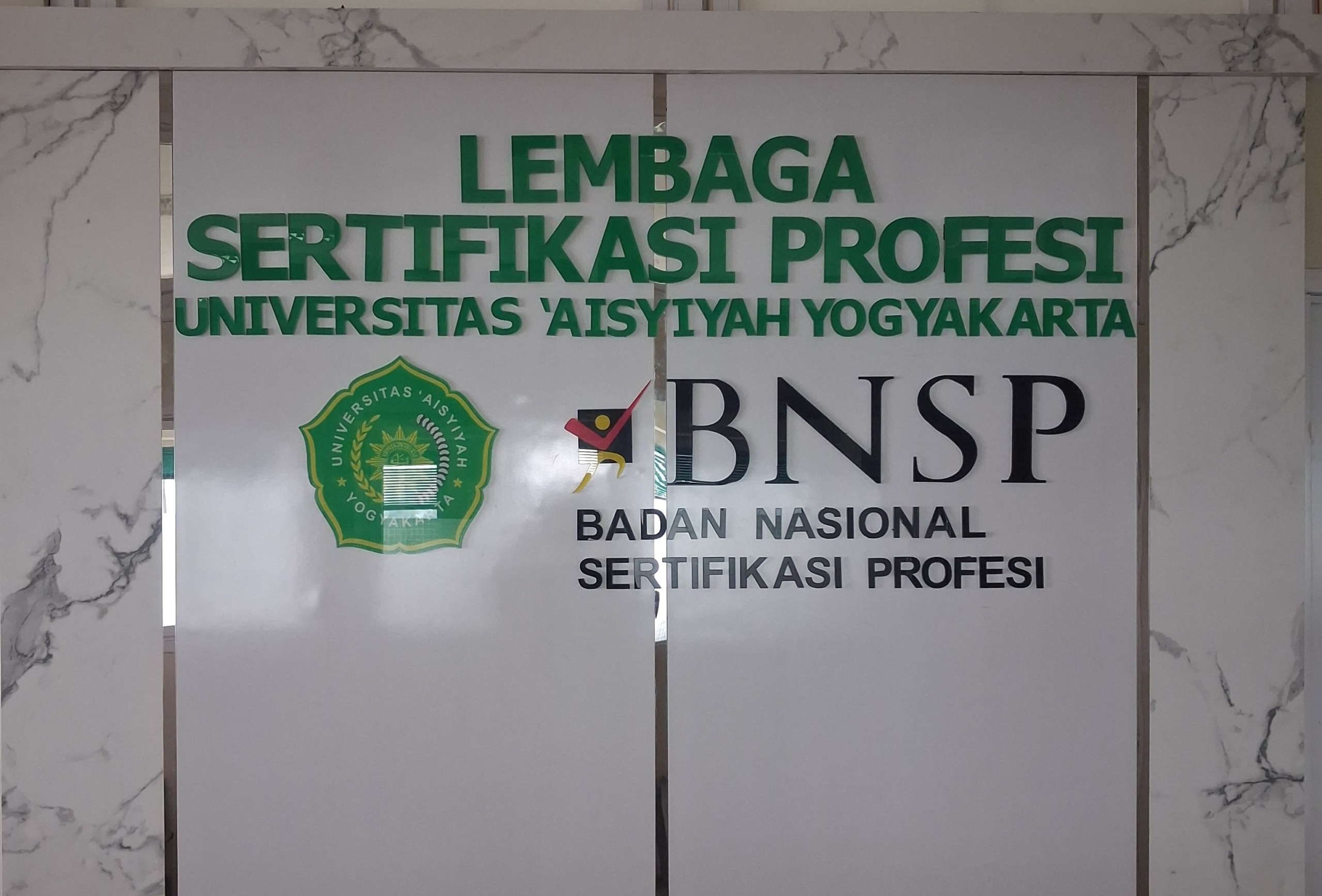 Mahasiswa Vokasi UNISA Menerima Hibah Program Sertifikasi