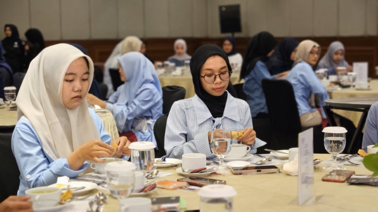 Prodi Gizi UNISA Yogya Ajak 102 Mahasiswa Table Manner