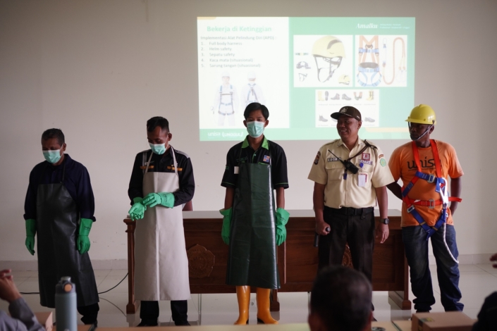 Satpam-Cleaning Service UNISA Yogyakarta dilatih Pakai APD
